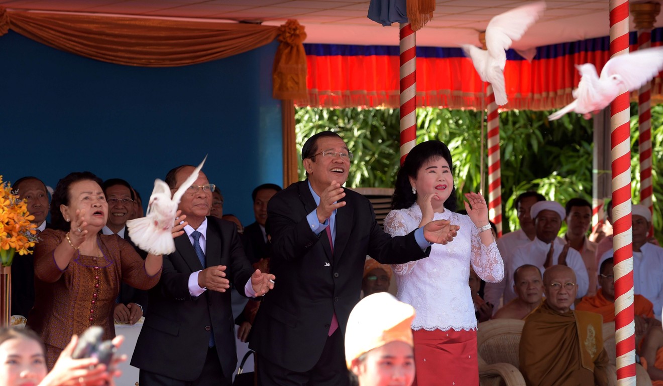 Cambodian PM leads massive rally on anniversary of fall of the Khmer ...