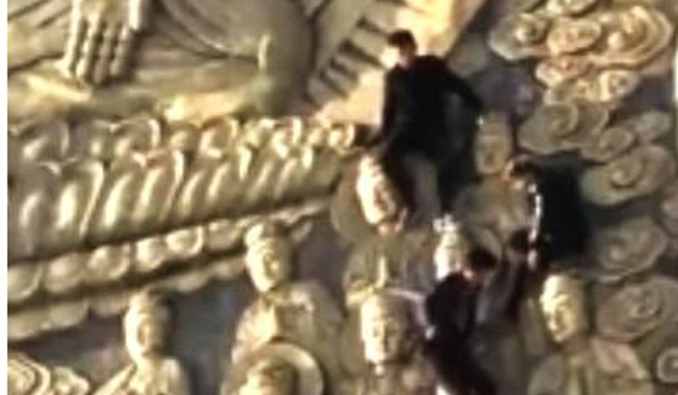 Tourists under attack for trampling on ancient Chinese temple sculpture ...