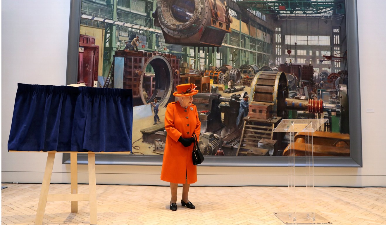 Britain’s Queen Elizabeth uses Apple iPad to make her first Instagram ...