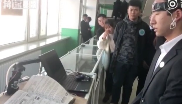 Chinese students have invented a device to turn book pages by blinking ...