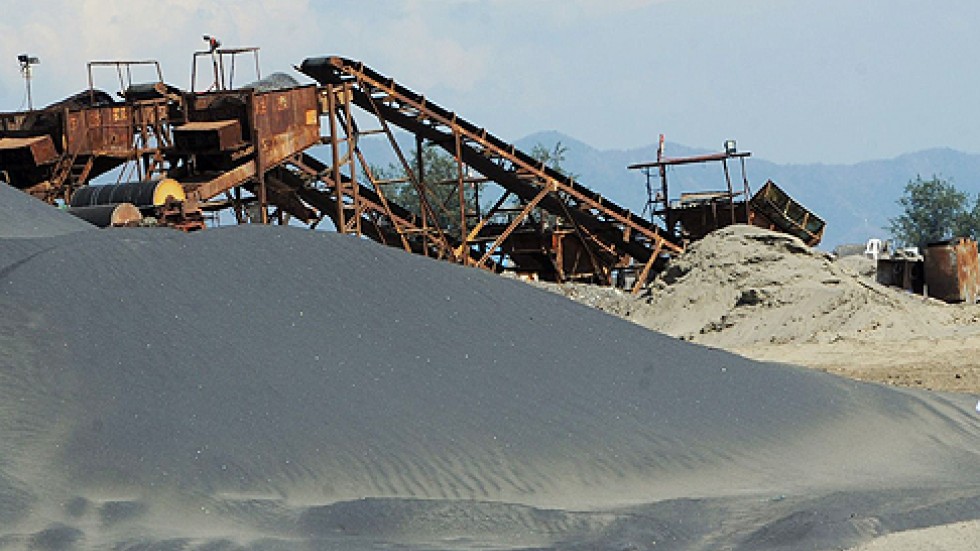 Manila arrests 18 Chinese nationals over illegal iron ore mine | South ...