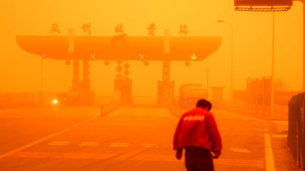 Biggest sandstorm in 10 years hits northern Chinese city Dunhuang ...