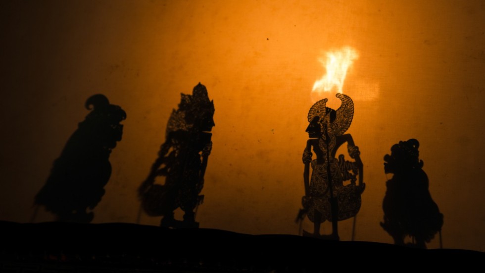 Meet the shadow puppet master teaching Bali’s traditional art to ...