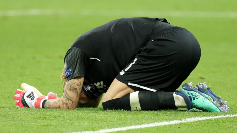 ‘I lost my team the game and I feel sorry’: Liverpool keeper Loris ...