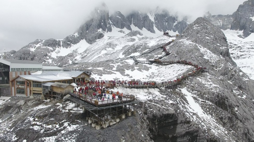 China’s melting glacier draws millions of tourists and scientists ...